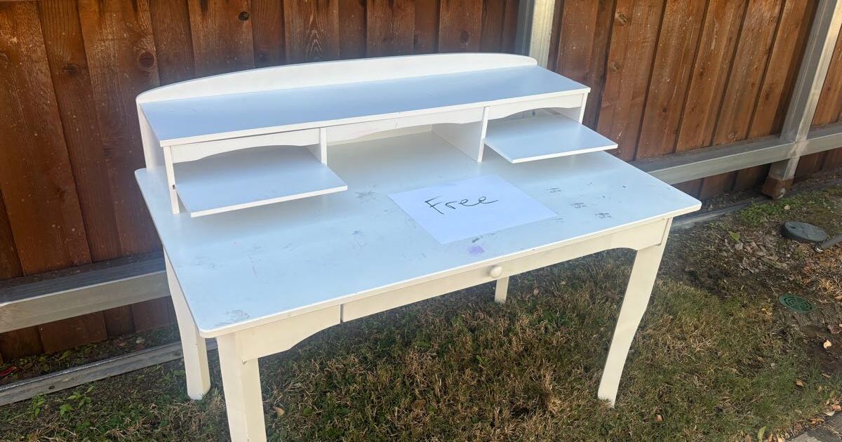 White Desk with Hutch for Free in Frisco, TX | For Sale & Free — Nextdoor