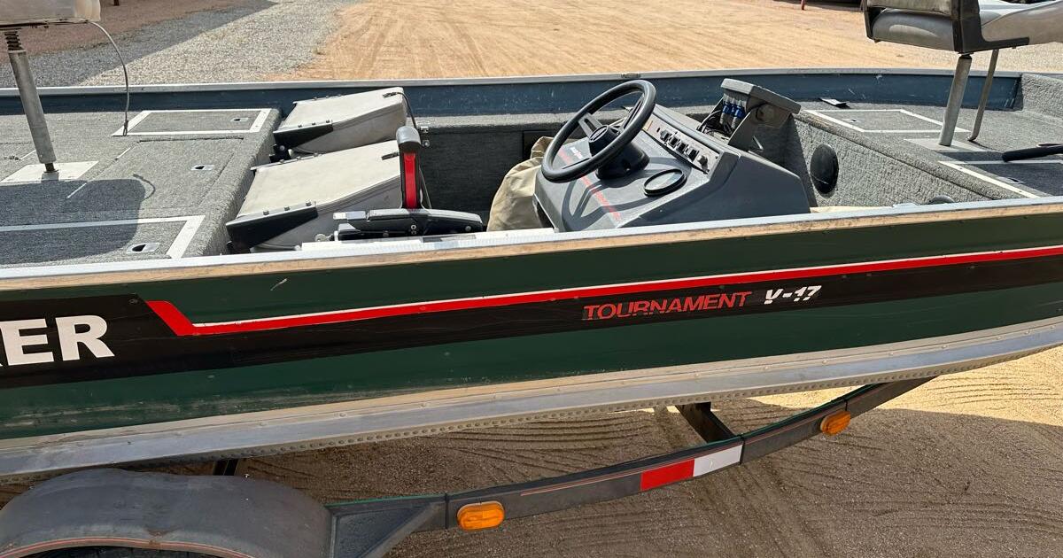 1984 Bass Tracker 17.5 ft, 1986 Mercury 75 hp 2-stroke motor, trailer ...