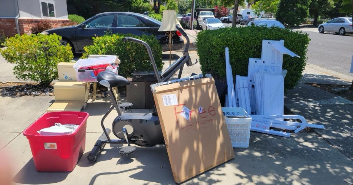 Left overs from yard sale / excercycle, pool stairs, misc. for Free in ...