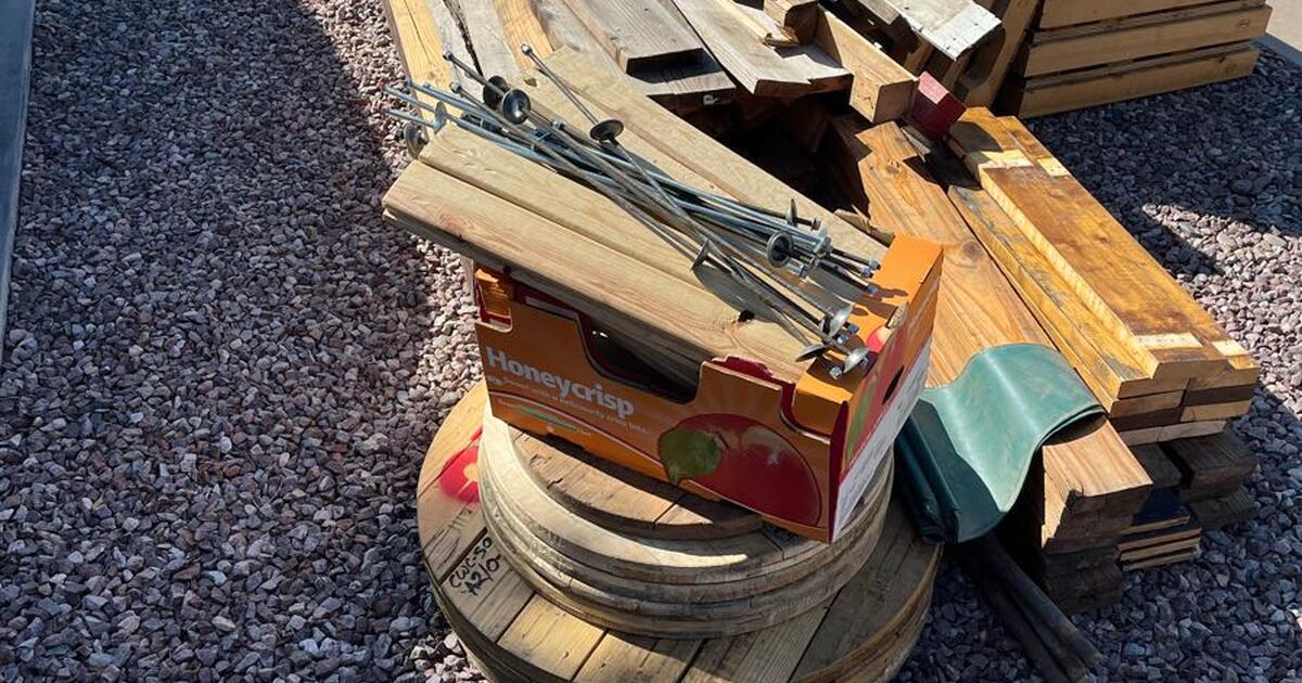 Wooden Pallets and Scrap Wood for Free in Mesa, AZ | For Sale & Free ...