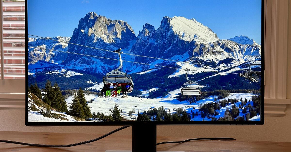 Dell Ultrasharp U3219Q 32" 4K Monitor with Soundbar - Awesome Addition ...