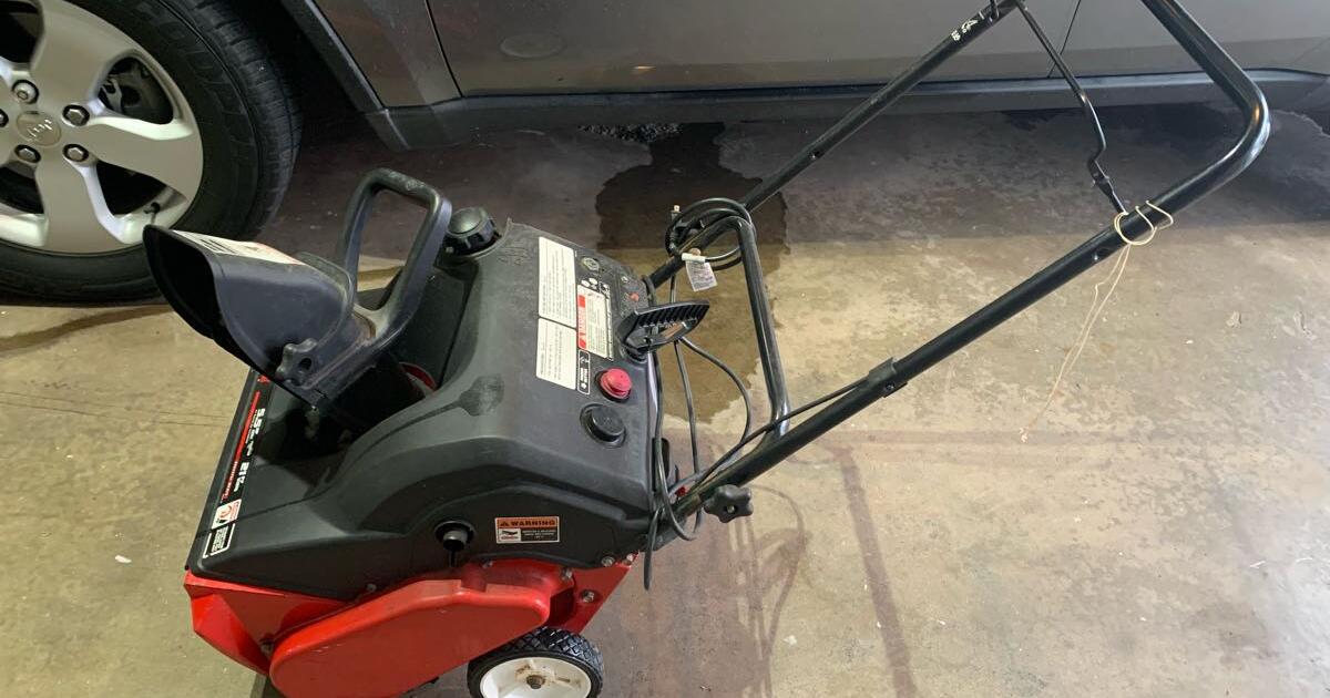 MTD 21” 5.5 HP 2 Cycle Snow Blower for $150 in Affton, MO | For Sale & Free — Nextdoor