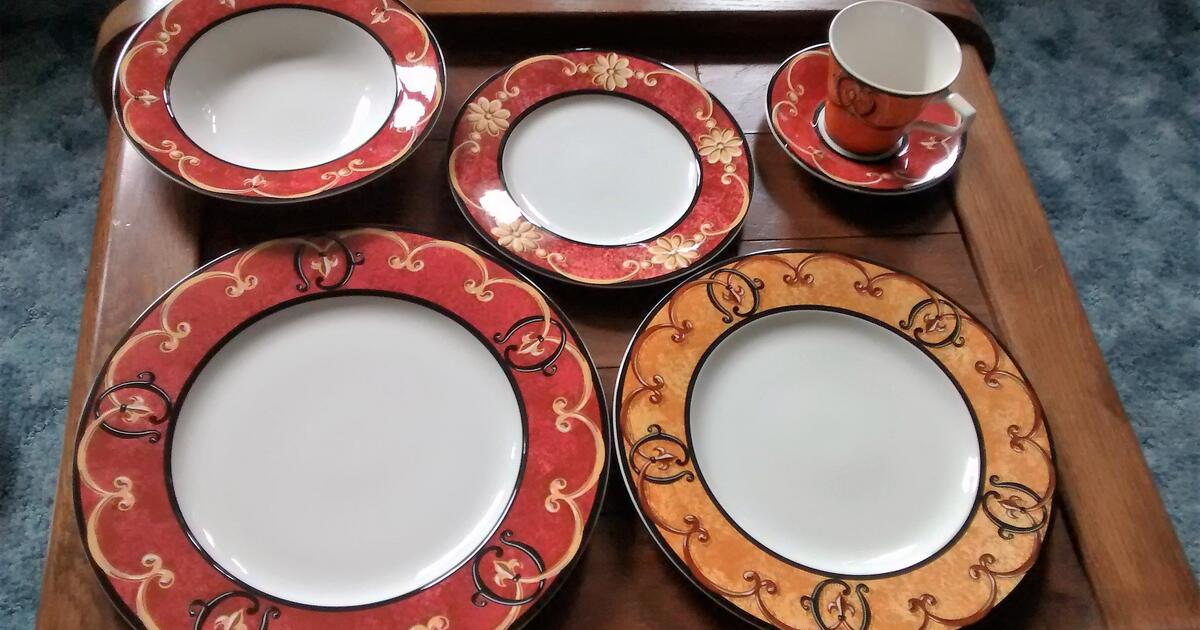 Sasaki Dinnerware 80 pieces for $150 in Seattle, WA | Finds — Nextdoor