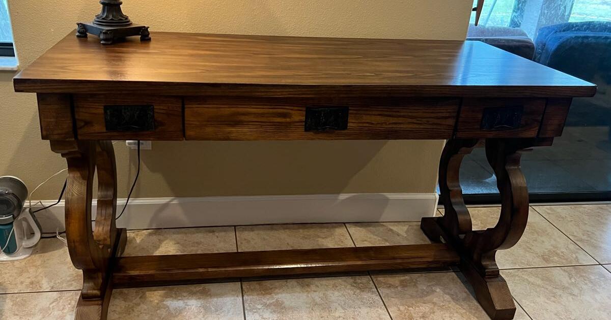 Large wood desk for $125 in Lecanto, FL | For Sale & Free — Nextdoor