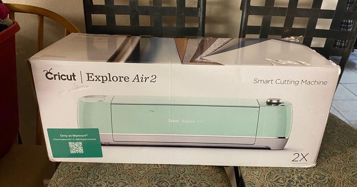 Cricut Explore Air 2 Smart Cutting Machine for $200 in Baton Rouge, LA ...