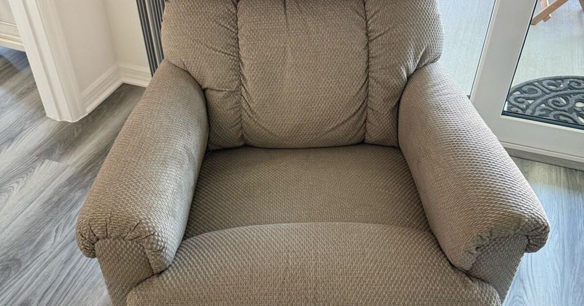 La-z-Boy Swivel Rocker Recliner Chair | For Sale & Free — Nextdoor