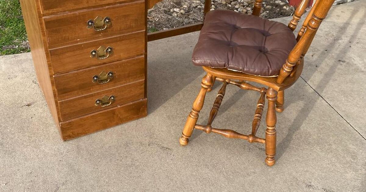 Ethan Allen Desk with chair for $70 in Crowley, TX | For Sale & Free ...