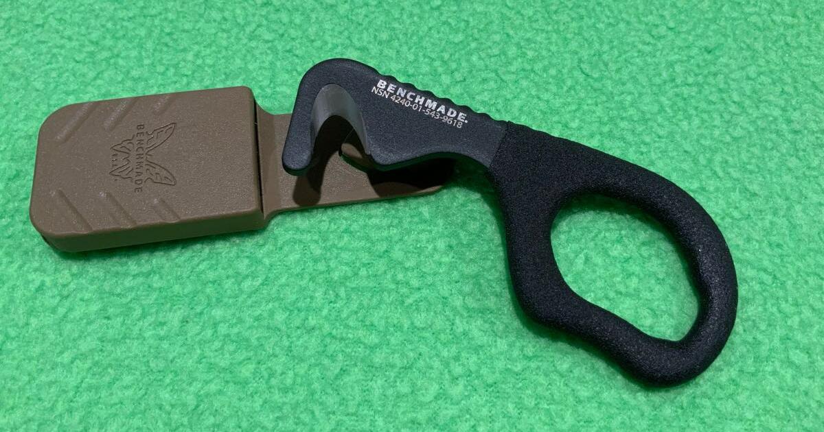 u-s-army-benchmade-seatbelt-cutter-black-w-tan-molle-sheath-rescue