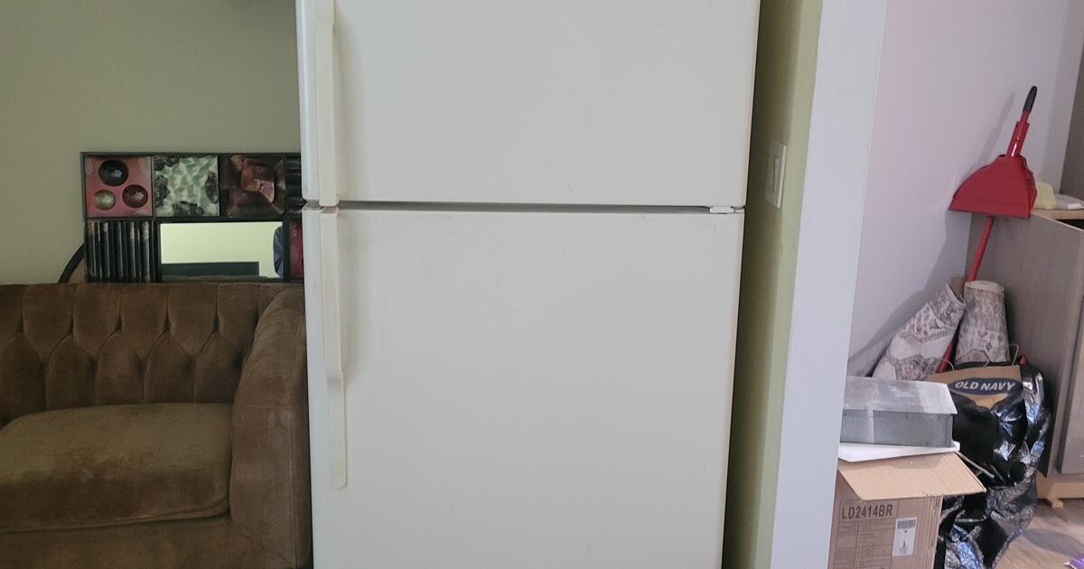 Free GE Frigerator w Freezer. Gas stove with electric oven for Free in ...