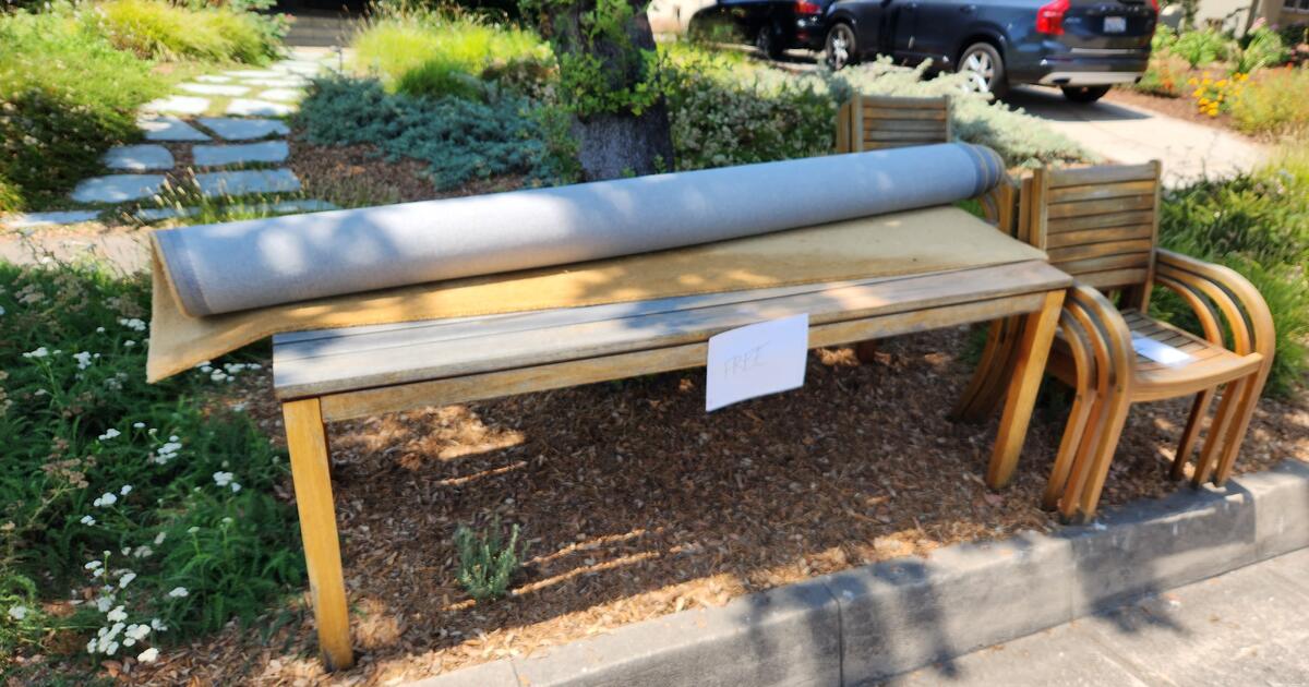 Curb alert! Outdoor table for Free in Pasadena, CA | For Sale & Free ...