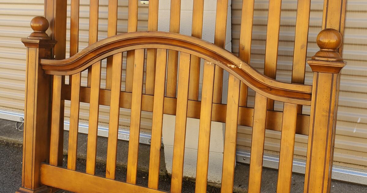 Queen Size Oak Headboard, Footboard, Side Rails, box spring included ...