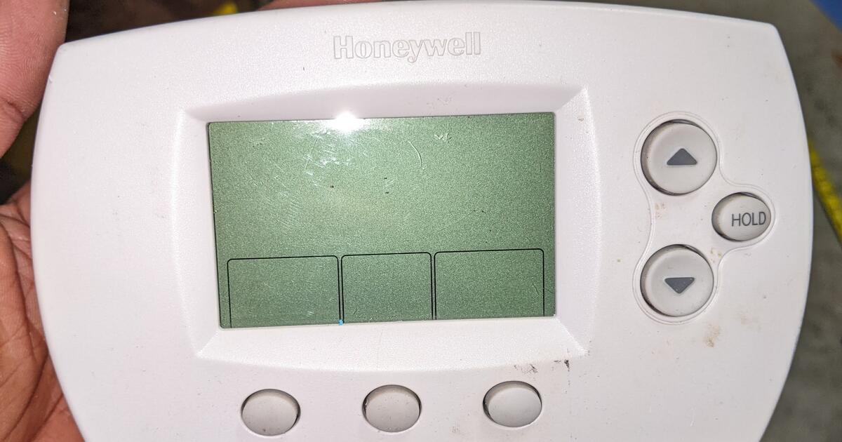 Builder Grade AC Control Unit (Honeywell) (Pending Pick Up) for Free in ...