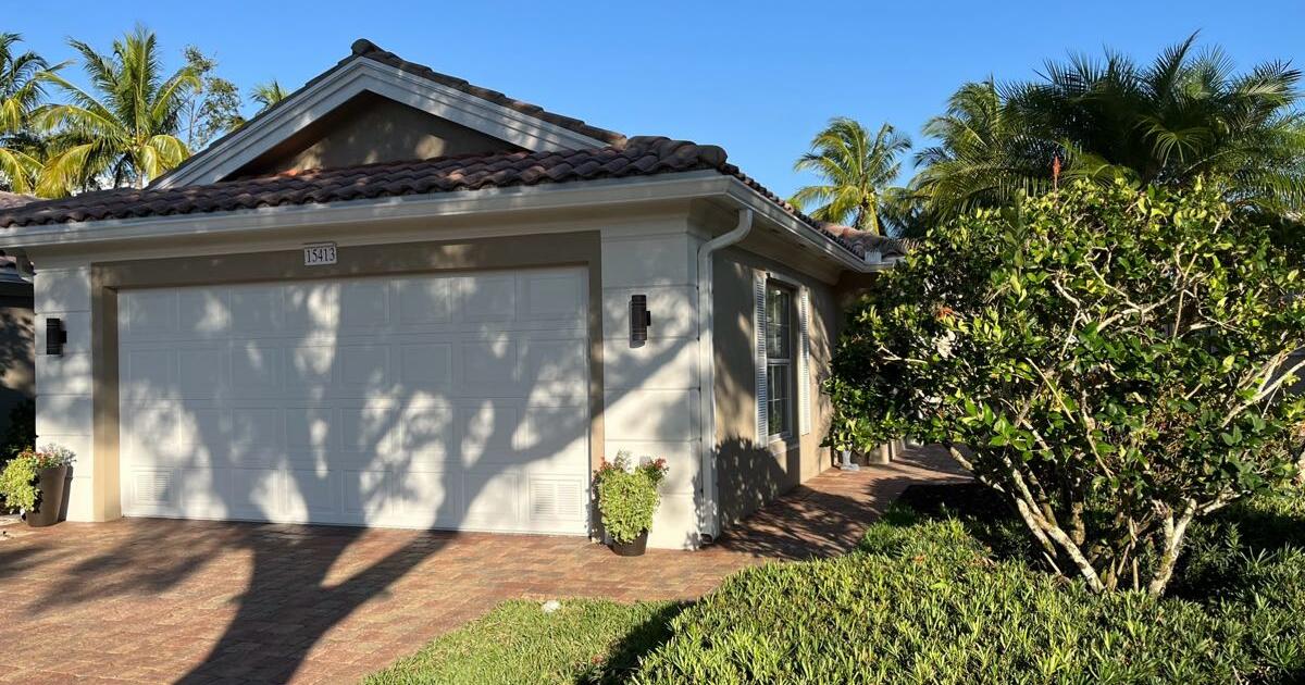 $500,000 Village Walk of Bonita Springs! This 2 bedroom 2 bath Divosta ...
