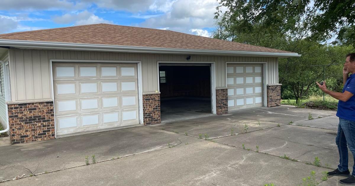 3 car garage/man cave/she shed/hobby shack for Free in Bettendorf, IA ...