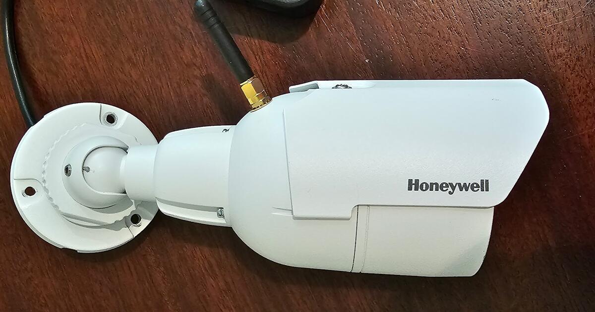 NEW Honeywell IPCAM-W0C1 Total Connect HD Wi-Fi Outdoor Video Camera ...
