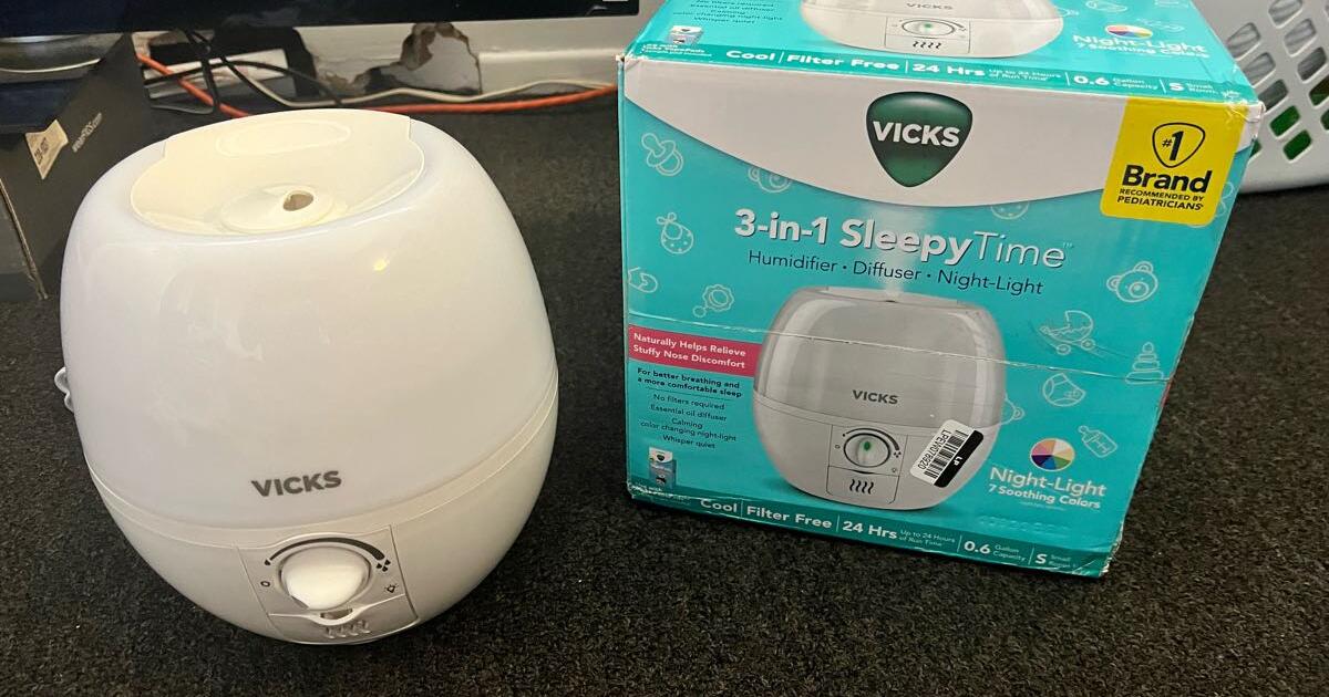 Vicks 3-in-1 Humidifier, Diffuser, and Night Light*** for $20 in ...