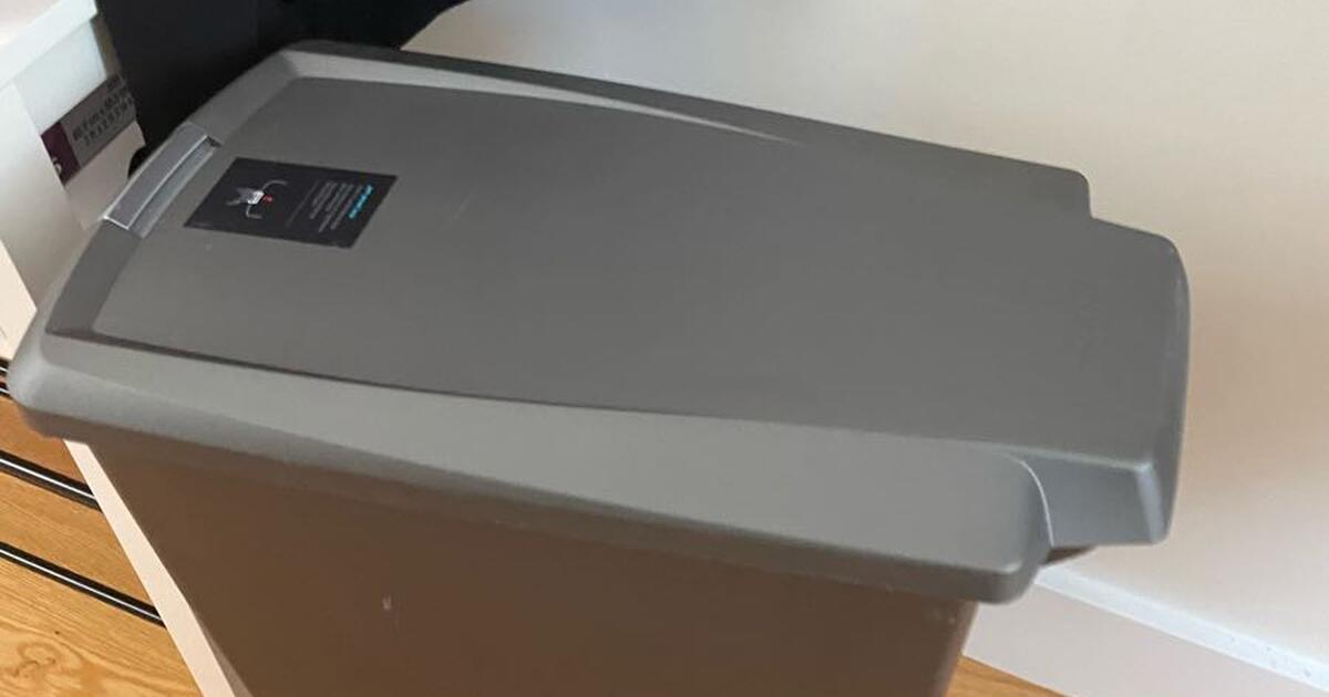 Free garbage can for Free in Seattle, WA | For Sale & Free — Nextdoor