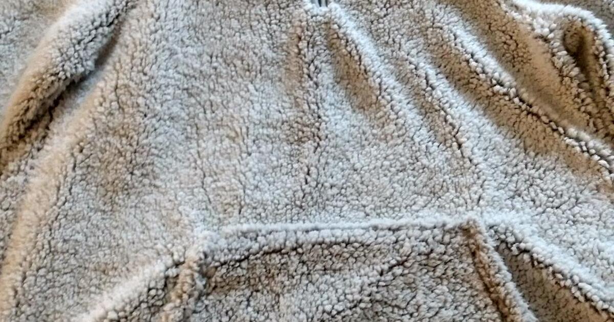 Pullover wool top long sleeve in excellent condition! GET IT TODAY ...