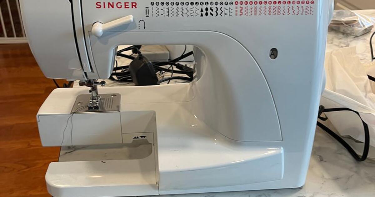 Singer Sewing Machine for $100 in Springfield, IL | For Sale & Free ...