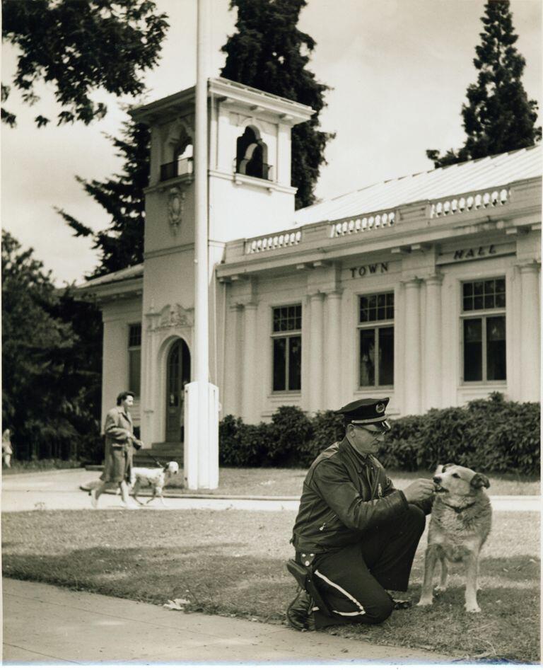 Today's #tbtLG is a photo of Police Chief Ralph Phillips feeding Chief ...