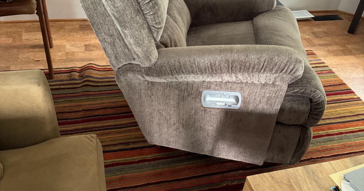 Lazy Boy Power Recliner (headrest, lumbar & wireless remote) for $250 ...