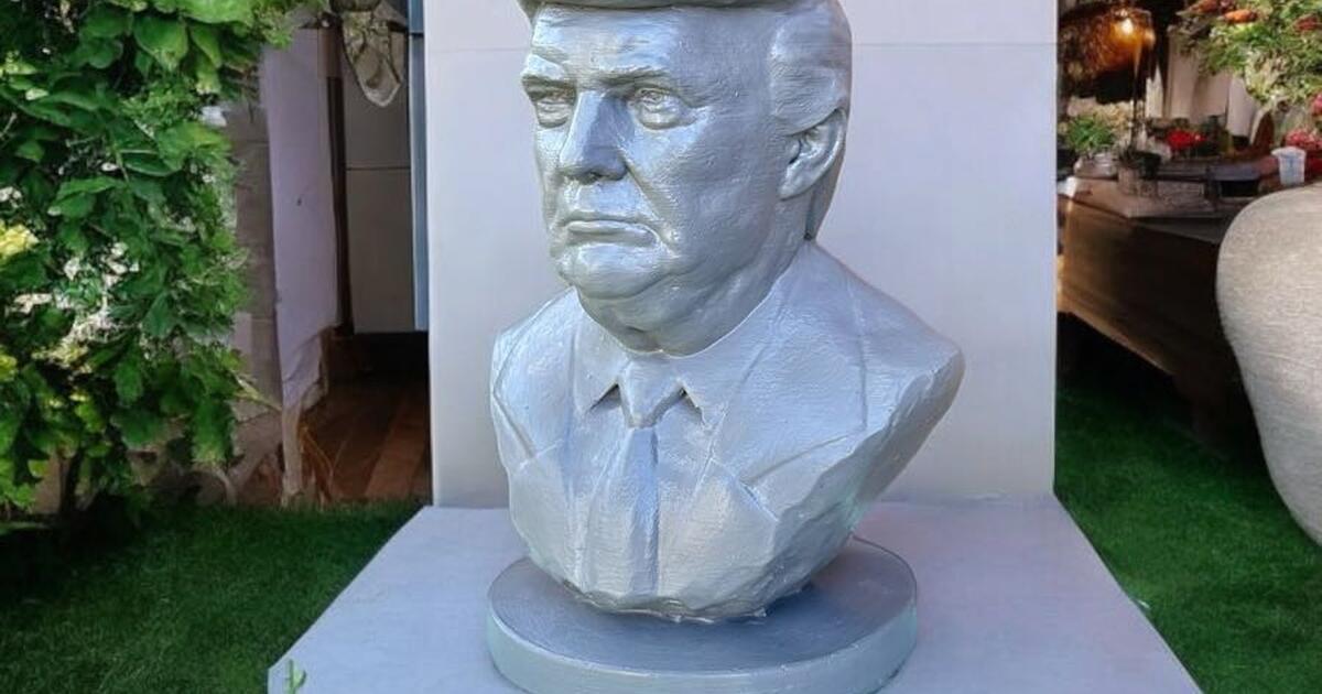 STUNNING Large Donald Trump Concrete Statue for $45 in Montgomery, TX ...