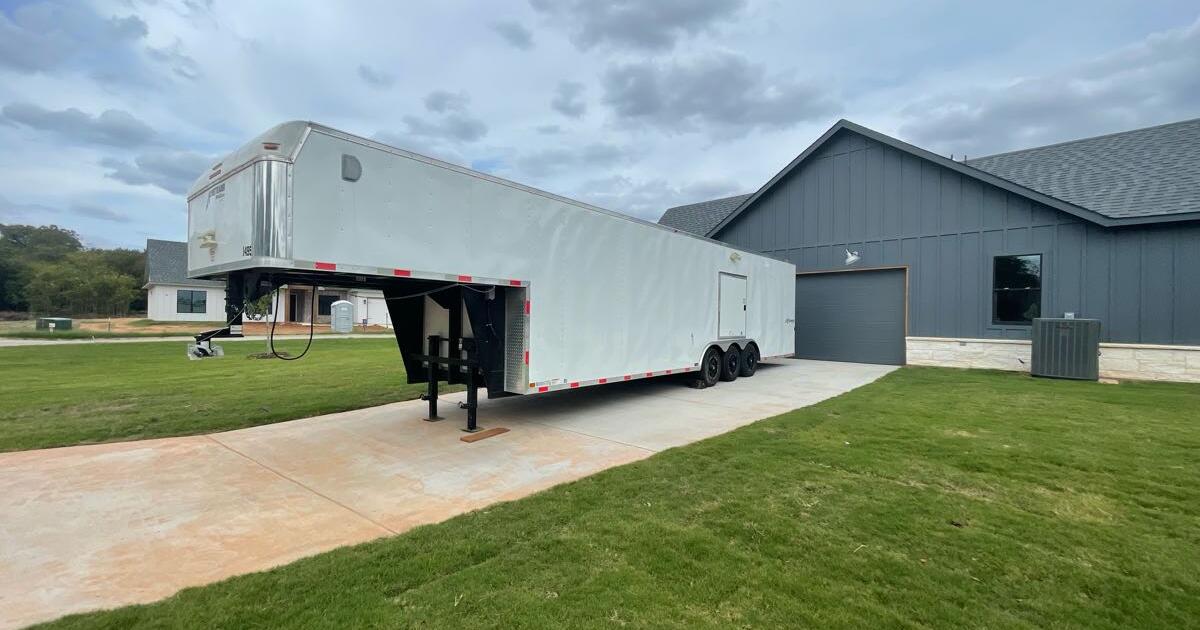 2021 Champion Homesteader 38 ft x 8.5 ft Gooseneck enclosed Trailer for ...