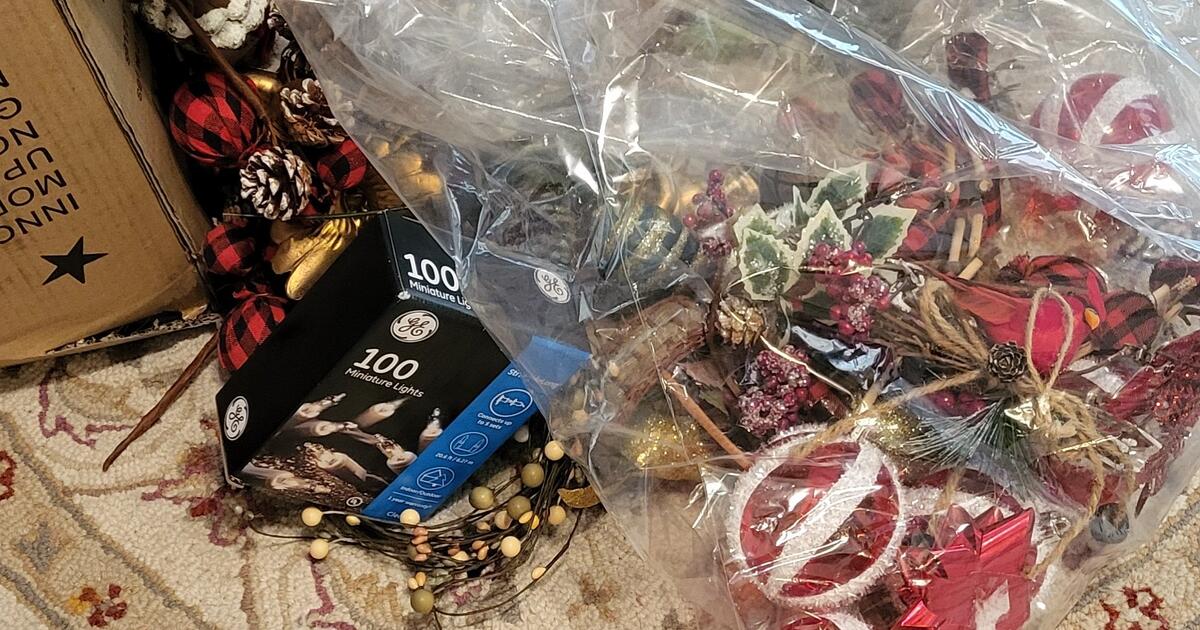 Christmas Decorations Bundle for Free in Lilburn, GA | For Sale & Free ...