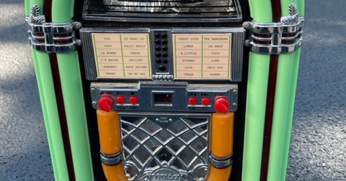 Classic Wurlitzer Style Jukebox CD Player with lights for $30 in ...