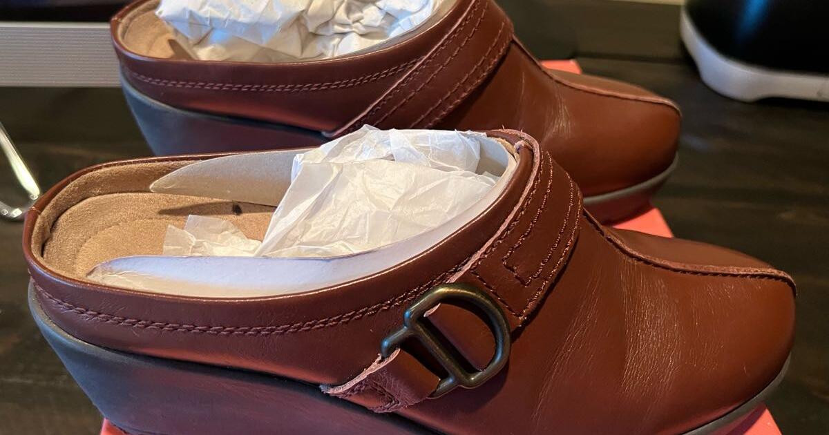 EASY SPIRIT “JIG” CLOGS, Women’s Size 9.5 for $15 in Roseville, CA ...