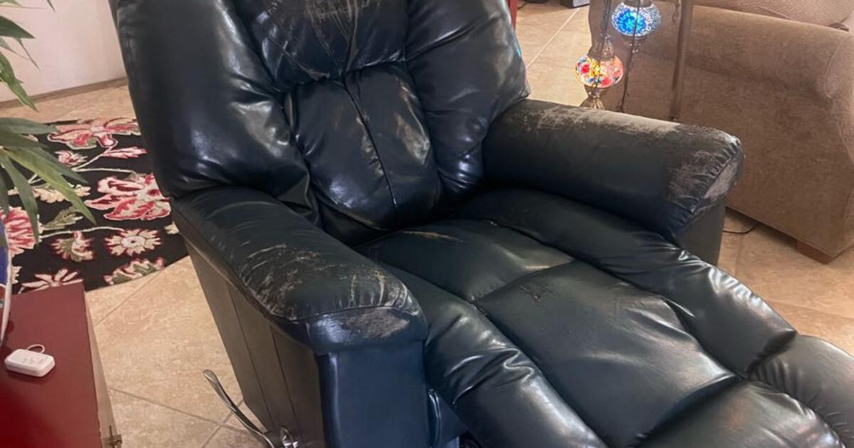 Free big, worn, recliner, worn but comfy for Free in Sarasota, FL | For ...