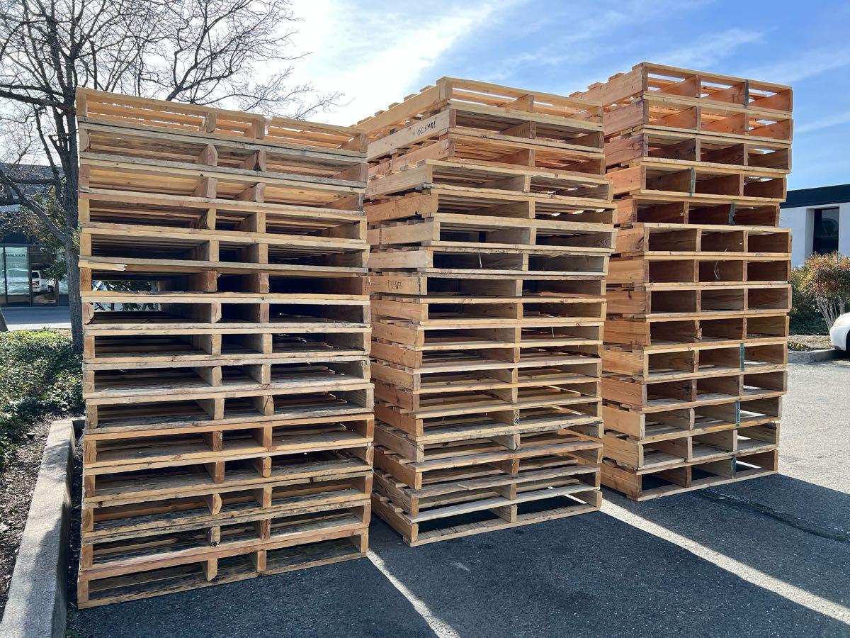 Shipping Pallets 4x8 and 3x8 for Free in Concord, CA | For Sale & Free ...