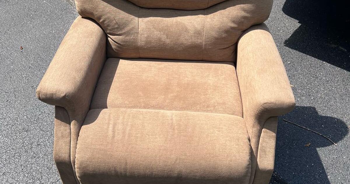 Moto Motion lift and recline chair for $245 in Waukesha, WI | For Sale ...