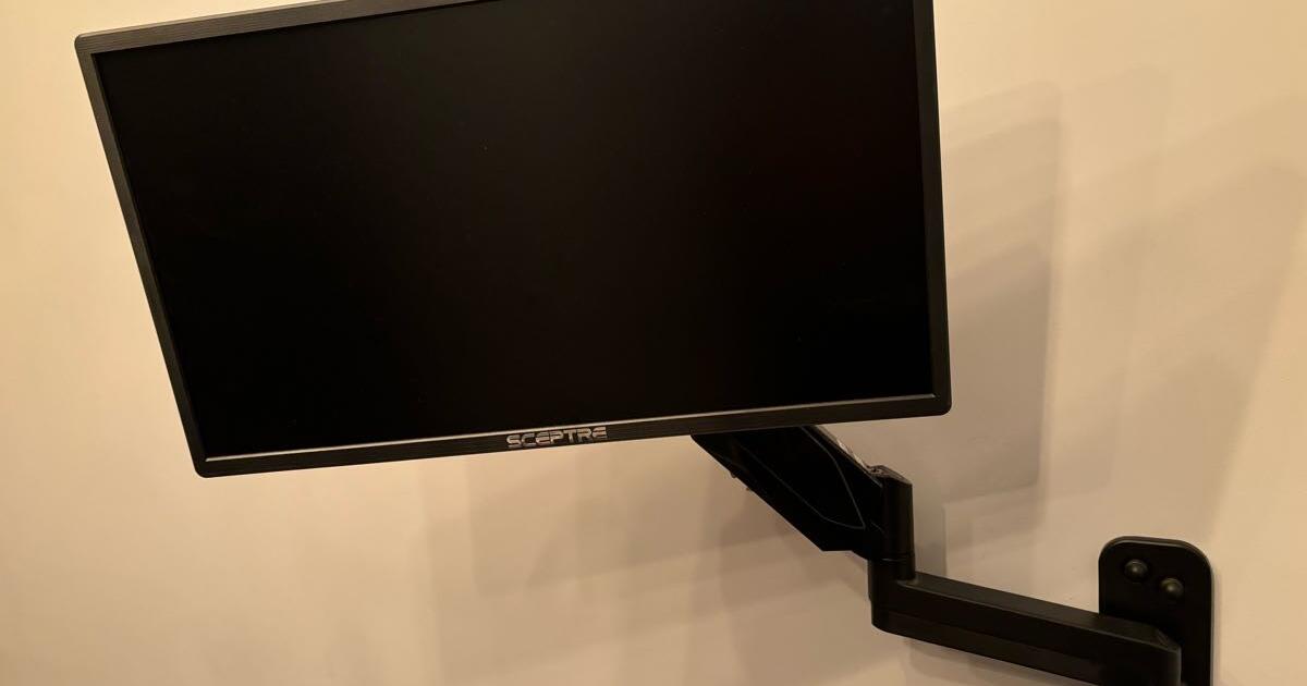 Wall mounted computer monitor for Free in Chicago, IL | For Sale & Free ...