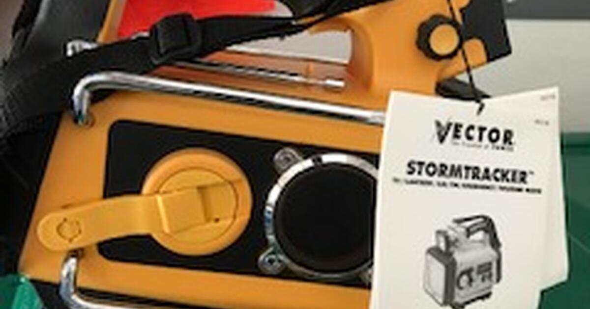 Storm Tracker VECTOR TOUGHBRITE NOAA Weather Alert AM-FM Radio Lantern ...