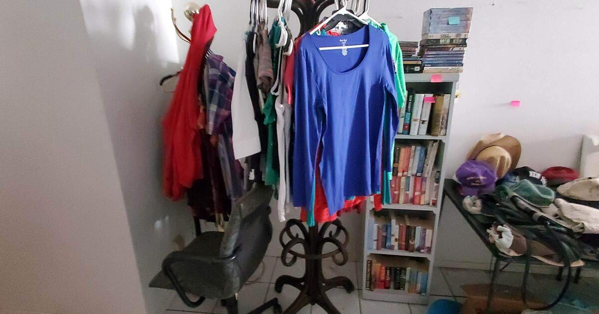 clothes Pending pickup 12/6 for Free in Live Oak, TX | For Sale & Free ...