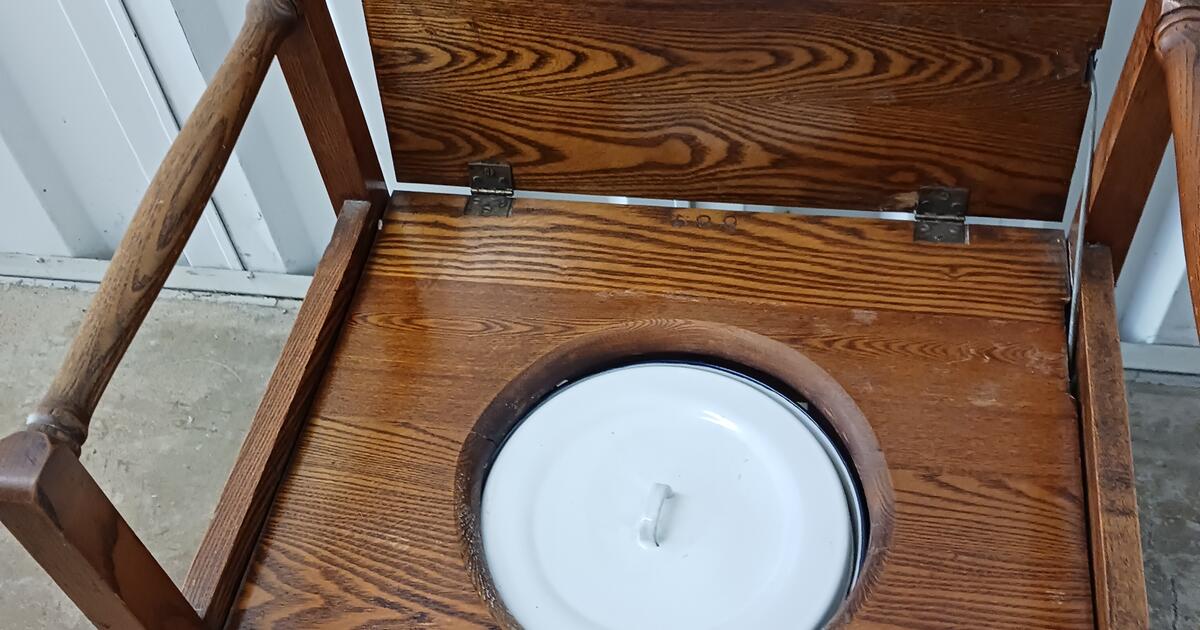 VINTAGE OAK COMMODE WITH ENAMEL POT for $75 in Buffalo Grove, IL | For ...