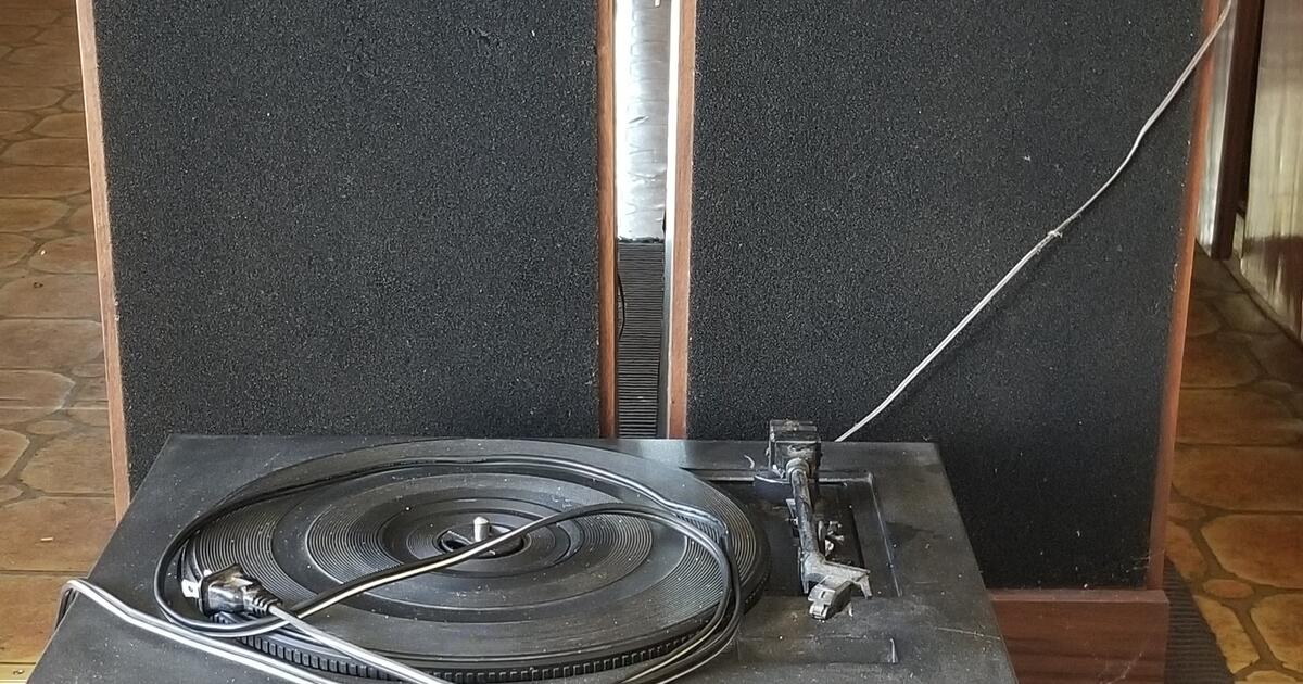 AM/FM RADIO-DUAL CASSETTE-TURN TABLE-CD PLAYER WITH SPEAKERS for $10 in ...