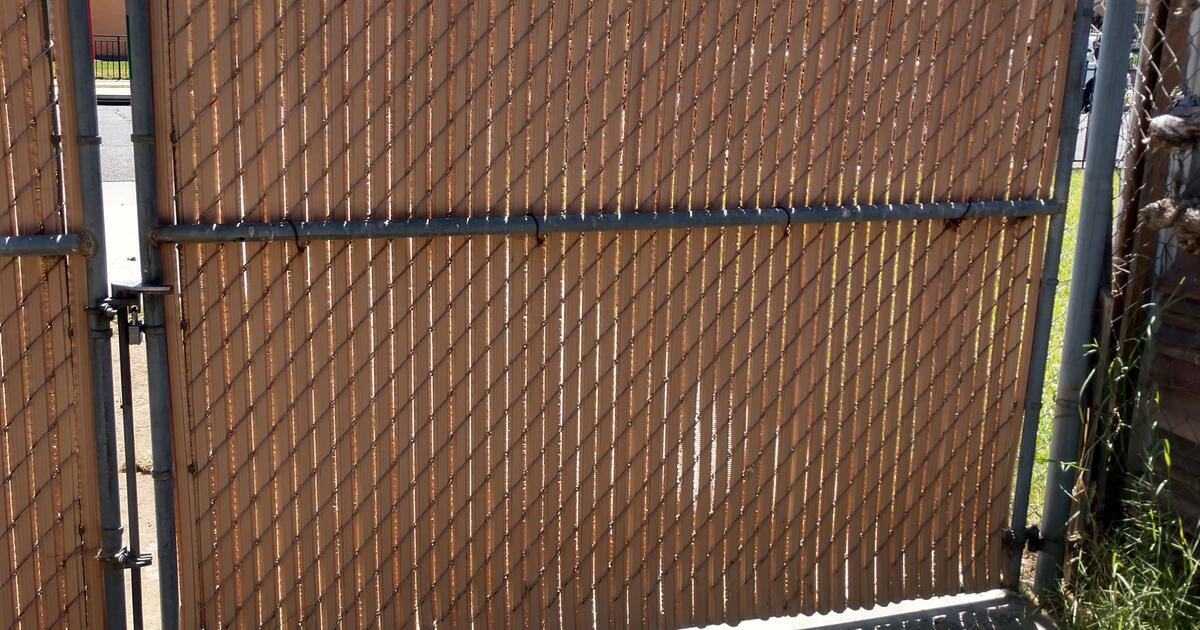 Pexco Winged Privacy Slats for Chain Link Fabric Fence, Beige for Free ...
