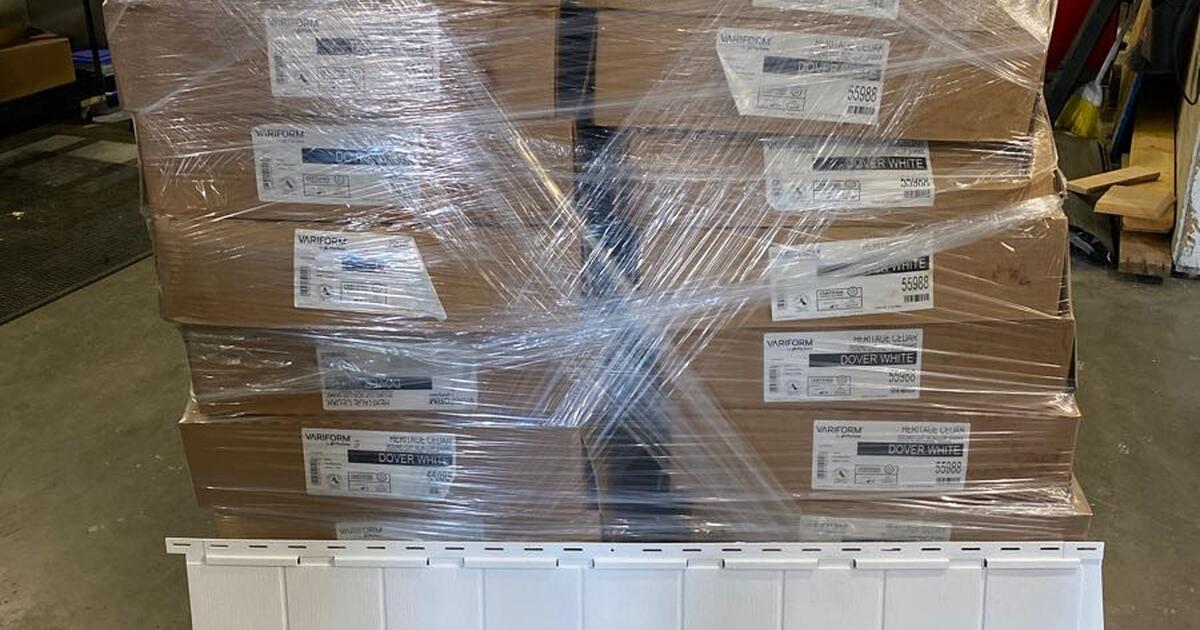 Variform Heritage Cedar Round Cut Scallop Shakes in Dover White for ...