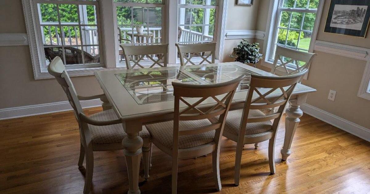 Wood Dining Table w/ glass inserts including 6 Chairs and 2 leaves for ...