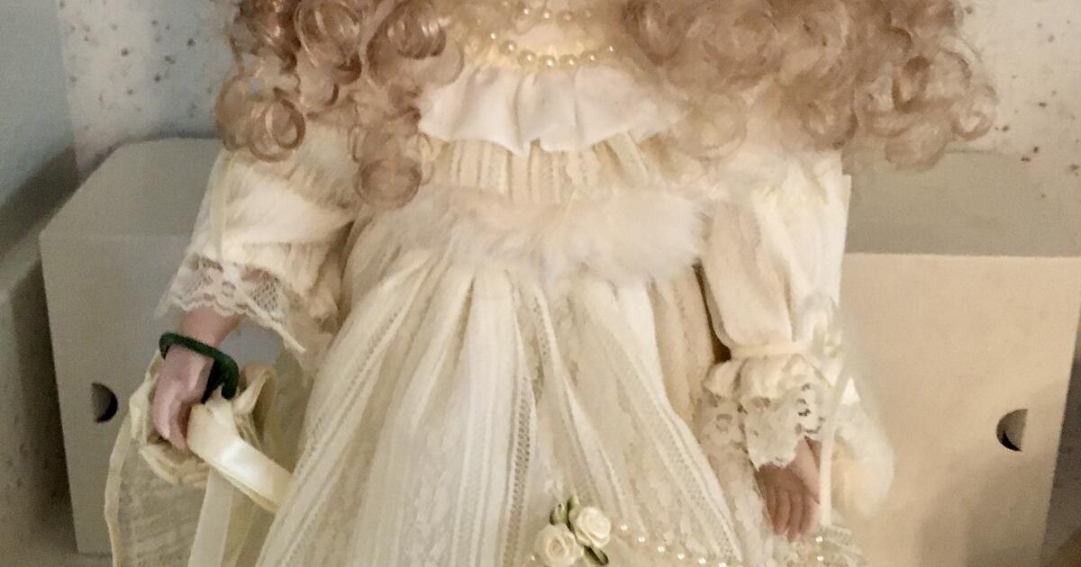 REDUCED! Carol Anne Porcelain Doll by Bette Ball "Sarah" Goebel - 19 ...