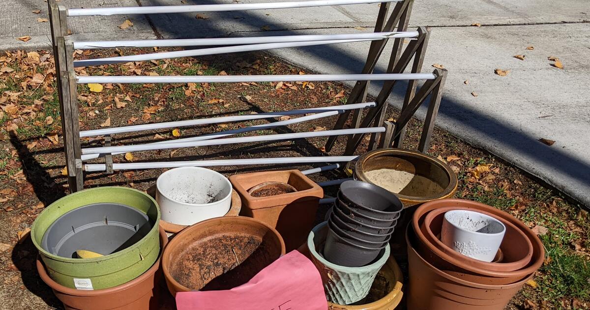 Assorted Plant Pots and Rack for Free in Portland, OR | For Sale & Free ...