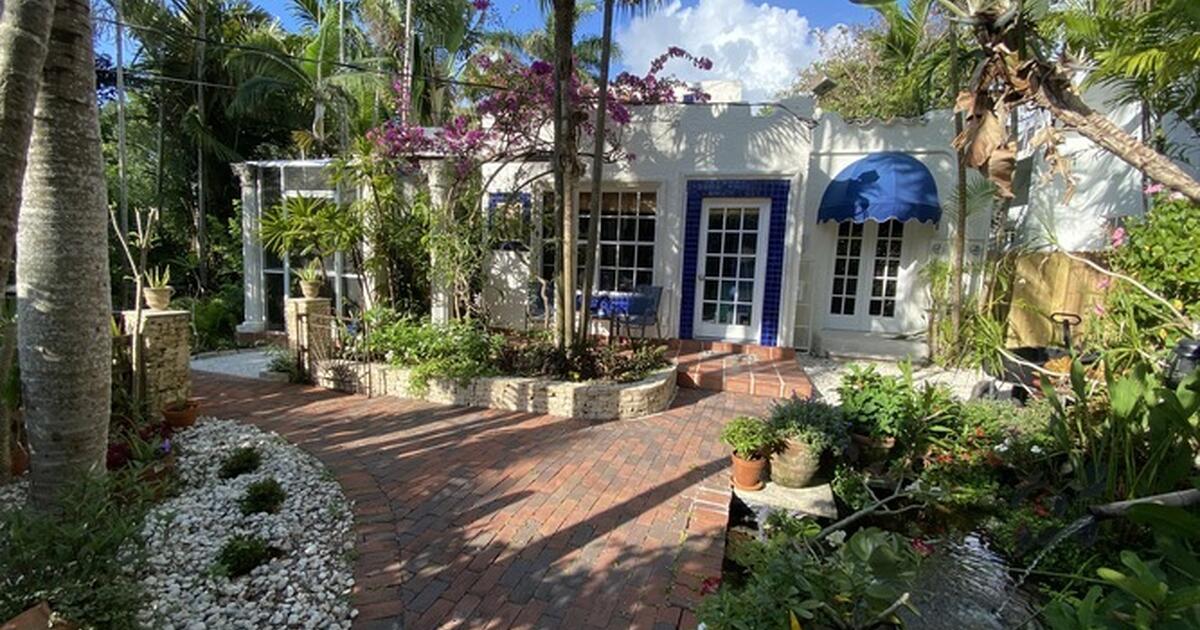 Hard-to-find 2BR 1BA Nice Grove-style home in Miami's most desired ...