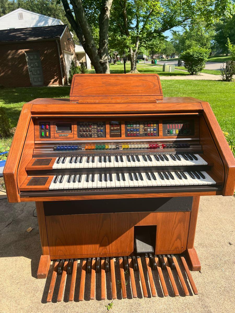 Lowrey Electronic Organ (1980s) for Free in Loveland, OH | For Sale ...