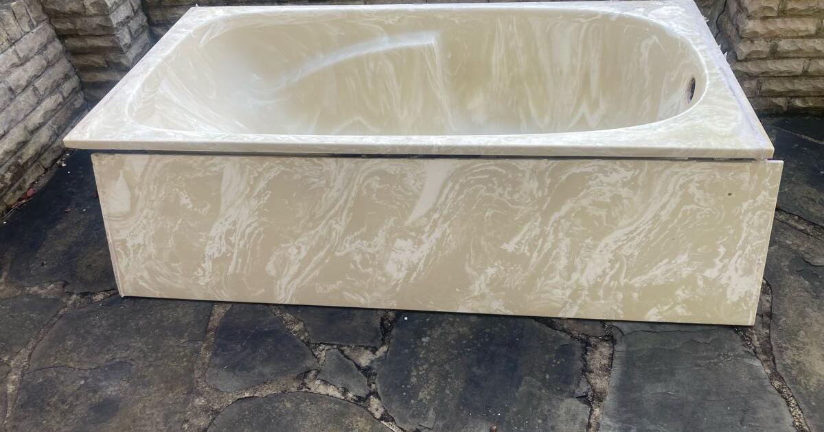 Cultured Marble contoured bathtub - this is an awesome tub. for Free in ...