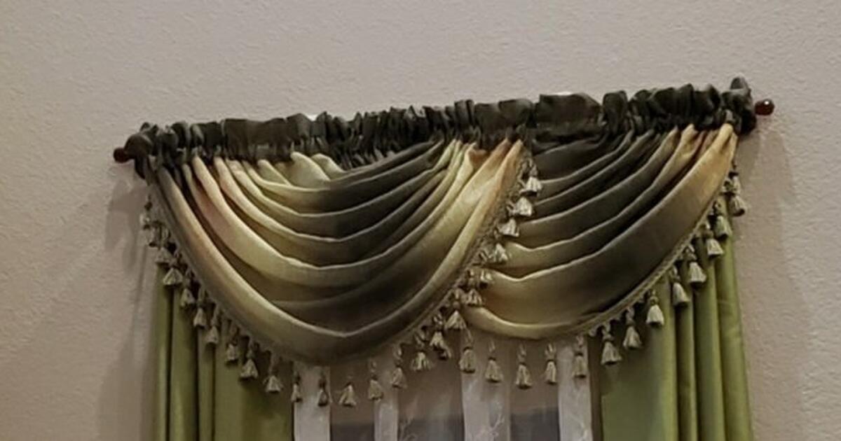 Each Two tone valance with the hanging rod (pic) for $5 in Plano, TX ...