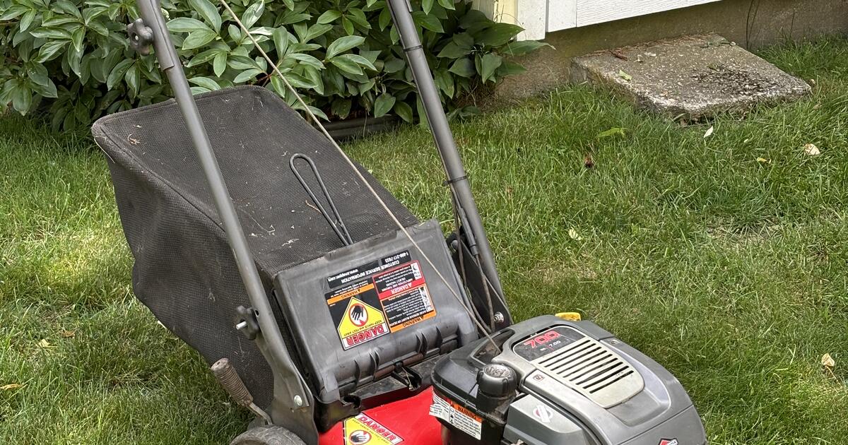 Snapper 7.0 (190 CC) self propelled mower 21inch cut for $75 in Warwick ...