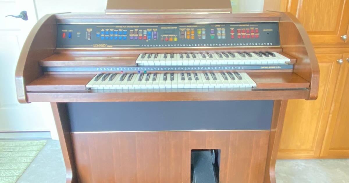 Lowery Carnival organ. for Free in The Villages, FL | For Sale & Free ...
