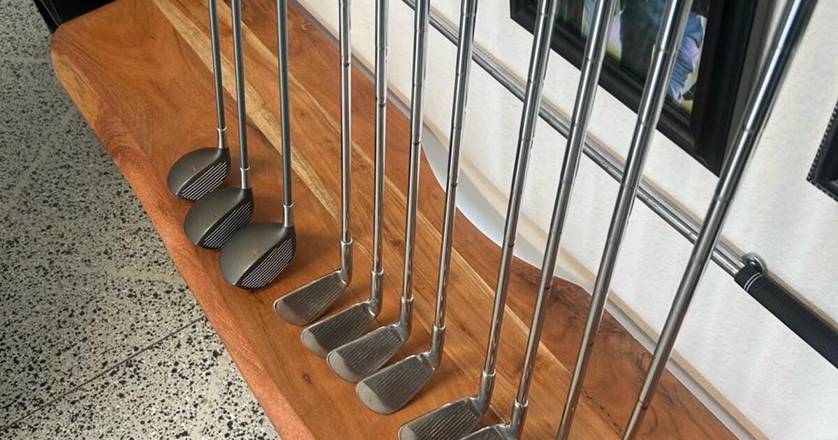 golf club set ,right handed muscle back, Clubs for $90 in The Village ...